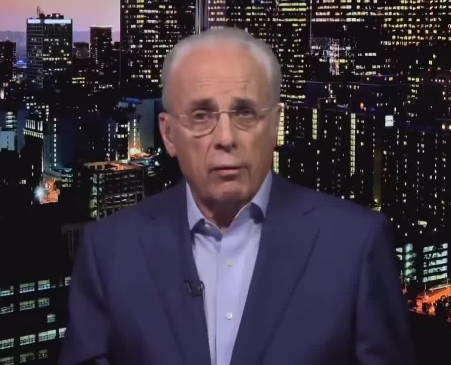 Here's Charlie Kirk asking John MacArthur to share the gospel with his ...